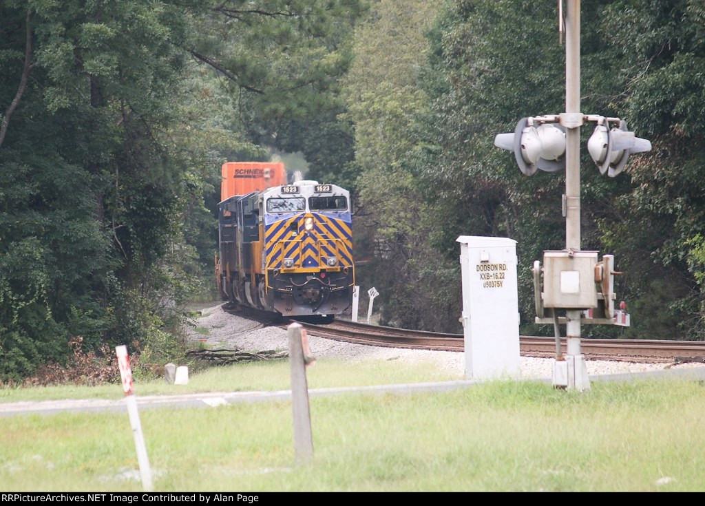 CREX ES44AC 1523 hustles past mile 16